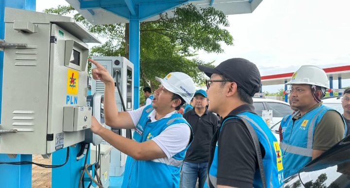 GM PLN Jateng DIY Cek Kesiapan SPKLU, Pastikan Idul Fitri Aman dan Nyaman bagi Pengguna ...